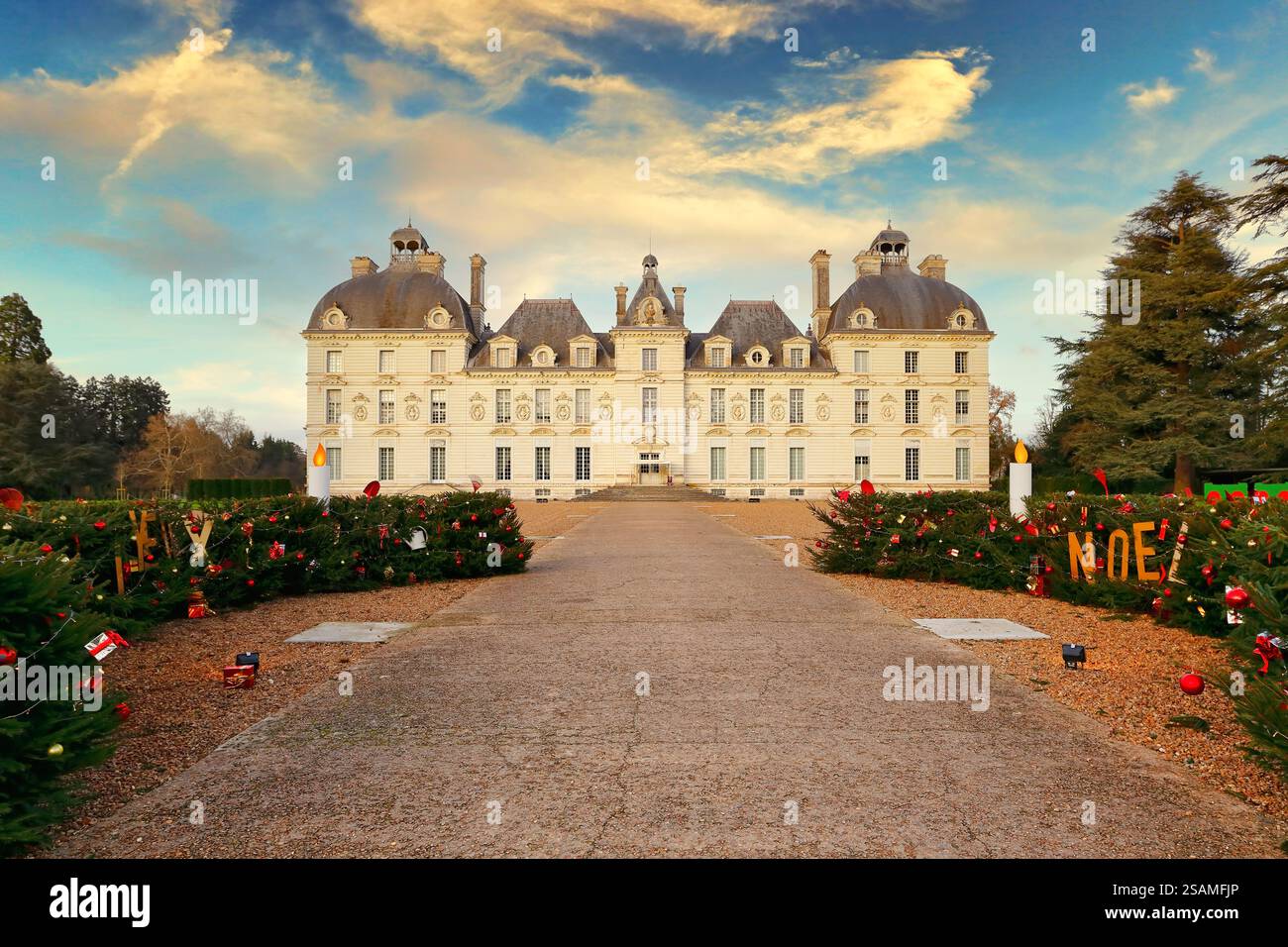 Cheverny castle in Loire Valley, France Stock Photo - Alamy