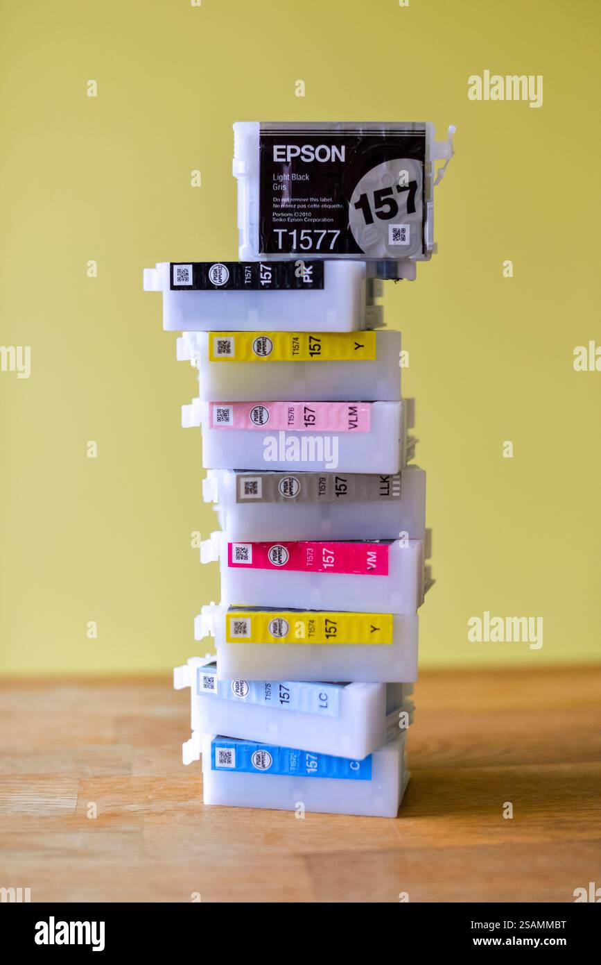 Empty printer cartridges hi-res stock photography and images - Alamy