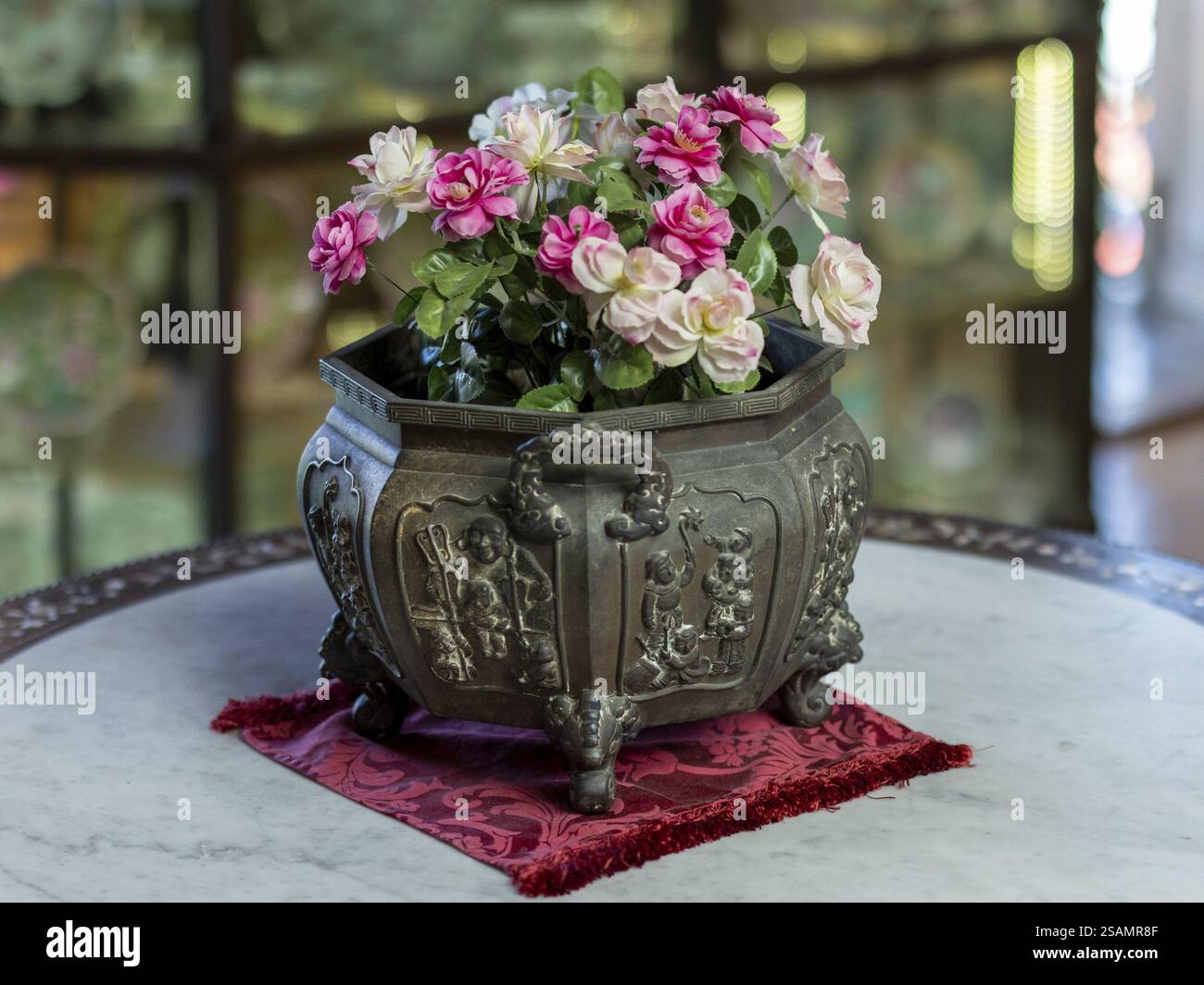 Flower arrangement, Pinang Peranakan Mansion Museum, George Town ...