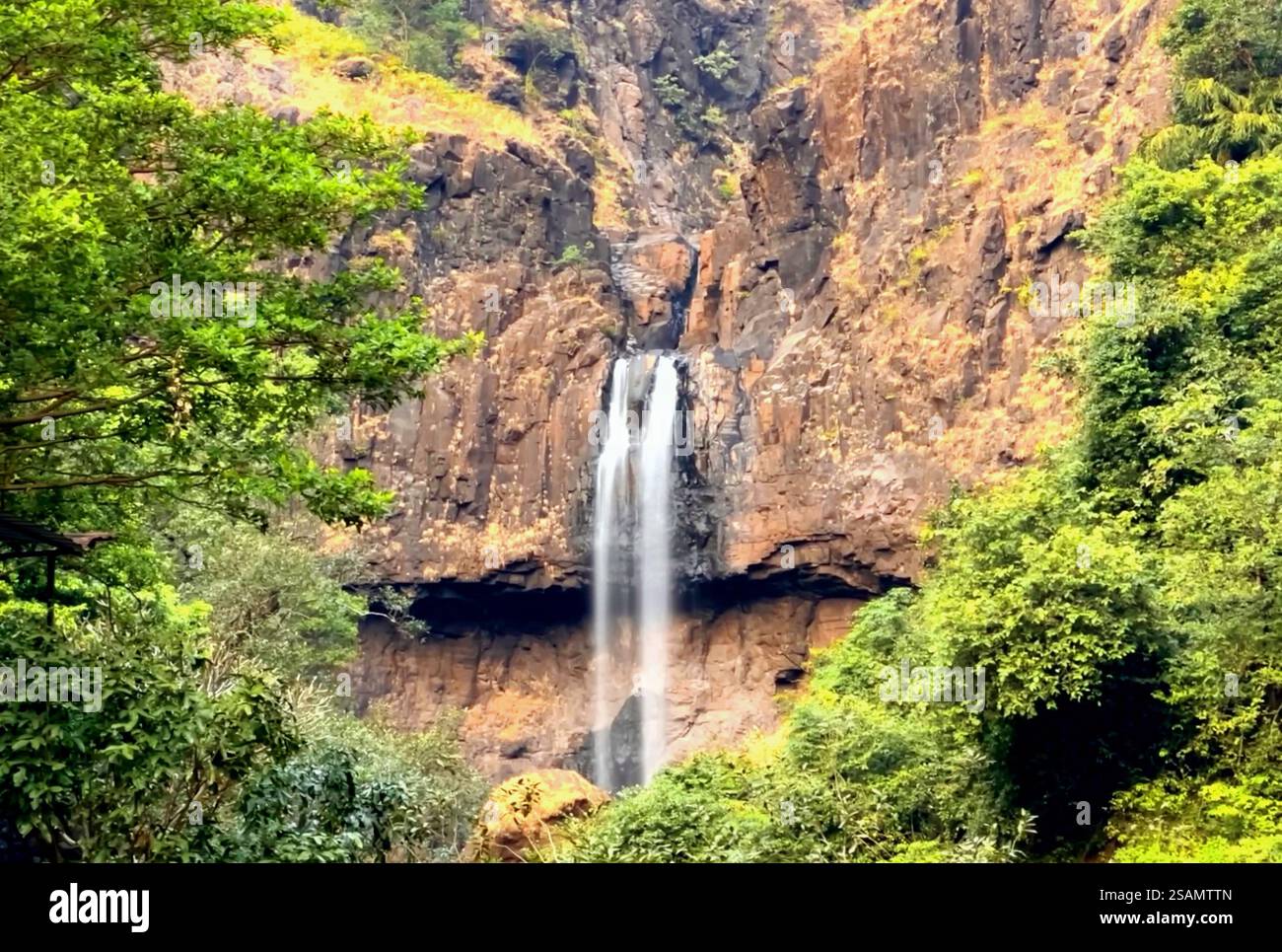 waterfall image. waterfall of shree marleshwar temple Stock Photo - Alamy