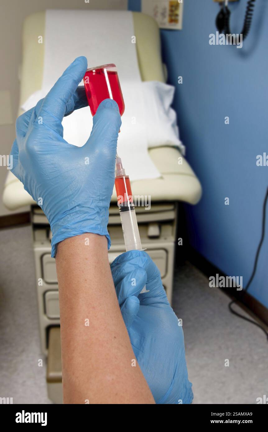 A medical doctor preparing an injection in a syringe Stock Photo - Alamy