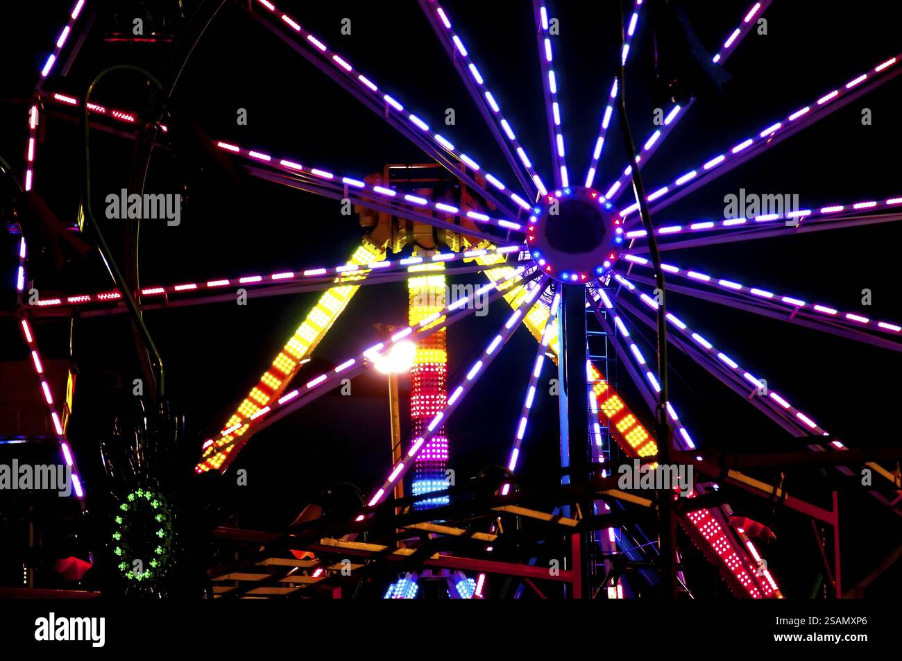 Midway at a State Fair carnival amusement park Stock Photo - Alamy