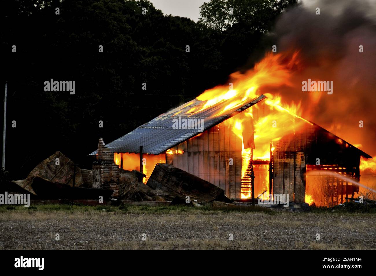 A building in the midst of being on fire Stock Photo - Alamy