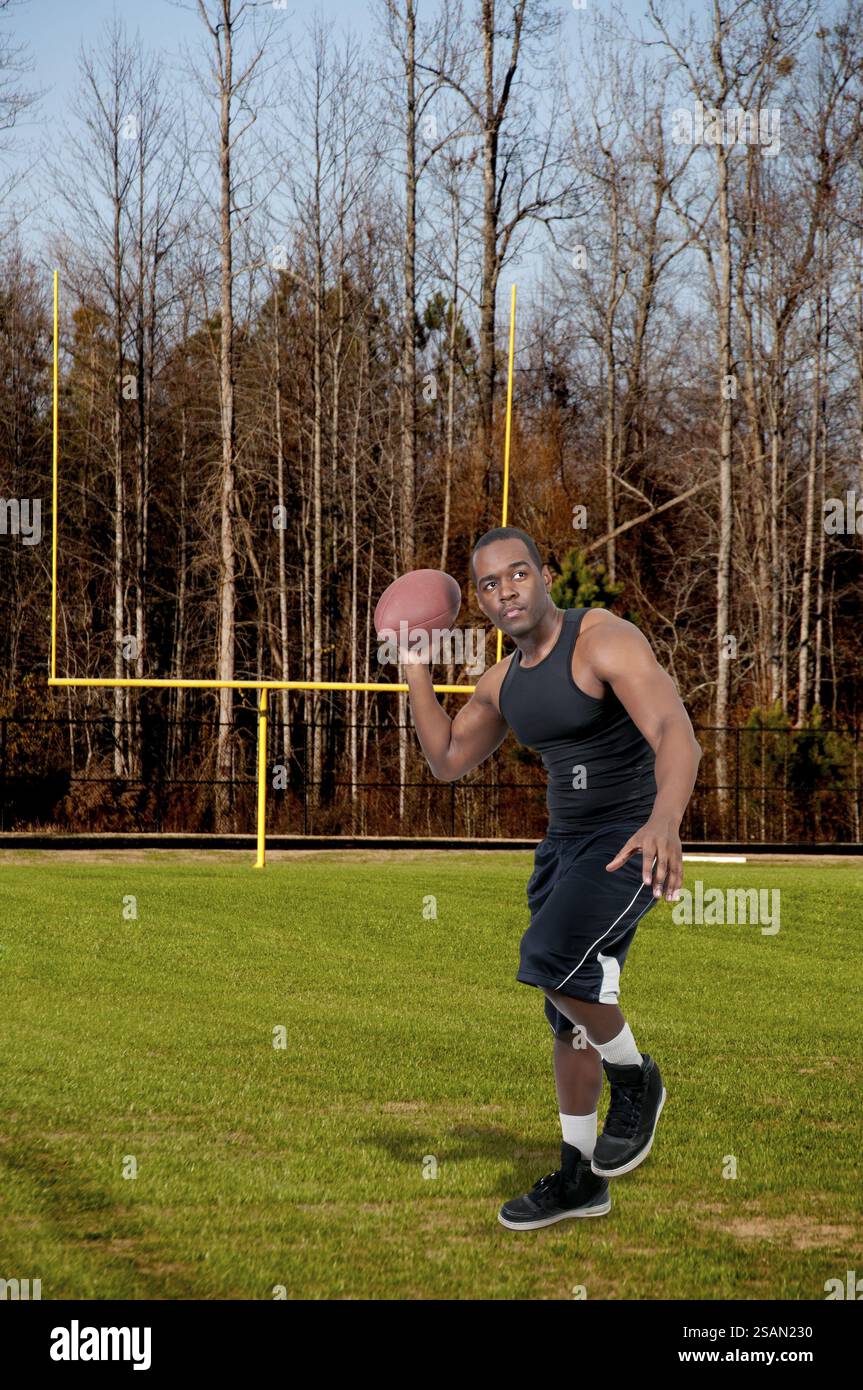 Black guys playing football hi-res stock photography and images - Alamy