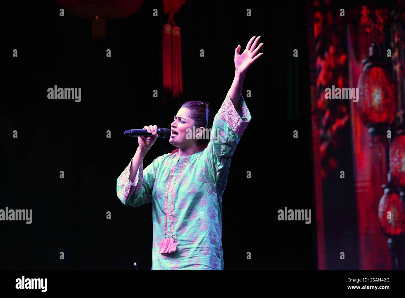 Islamabad, Pakistan. 30th Jan, 2025. A Pakistani singer sings a Chinese ...