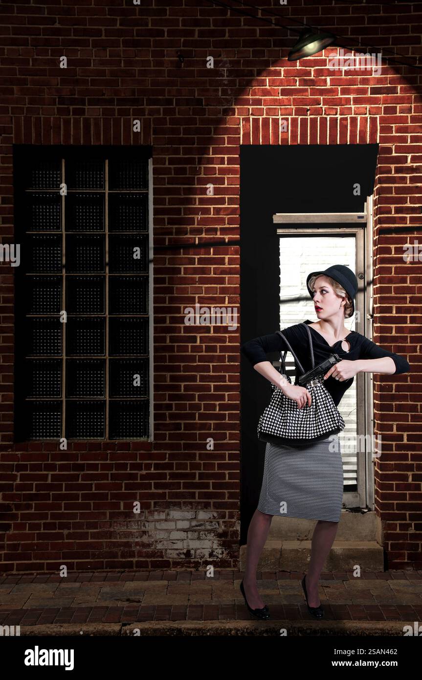 Scared woman in dark alley hi-res stock photography and images - Alamy