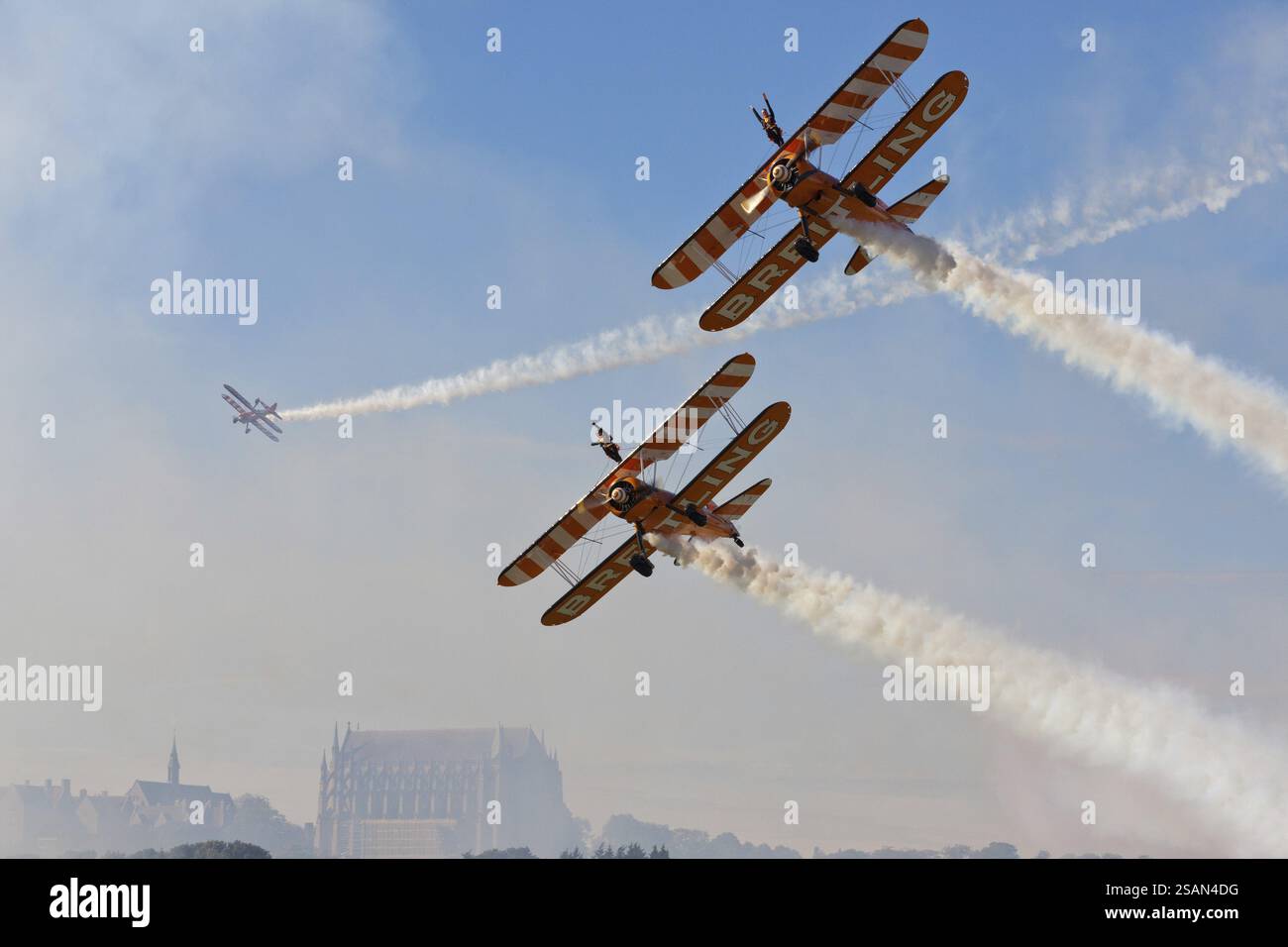 Airplane stunts hi-res stock photography and images - Alamy