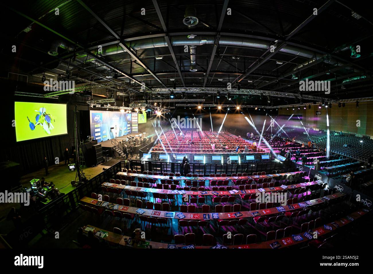 Arena MK, Milton Keynes, UK. 30th Jan, 2025. 2025 PDC Winmau Darts ...