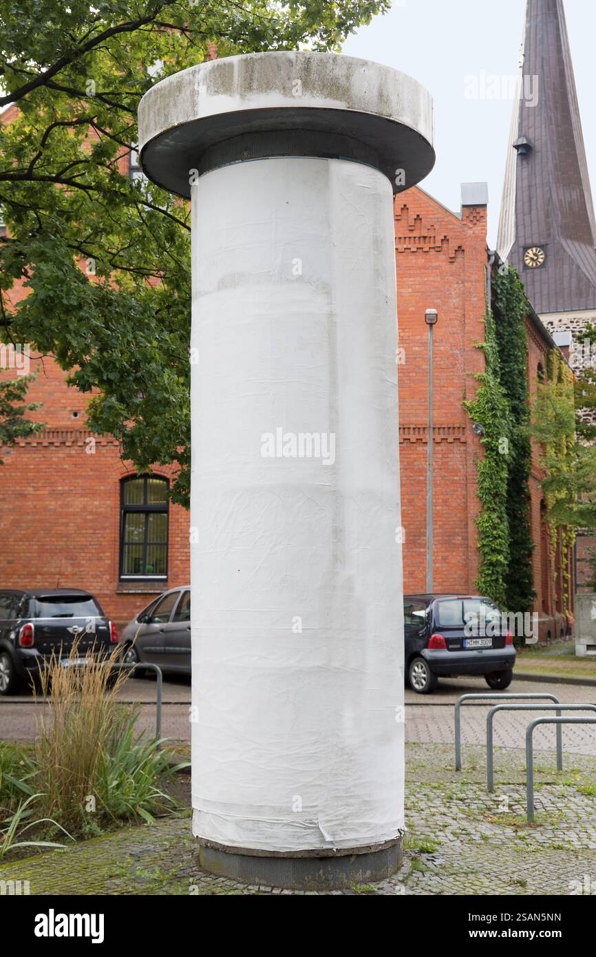Poster pillar advertising pillars hi-res stock photography and images ...