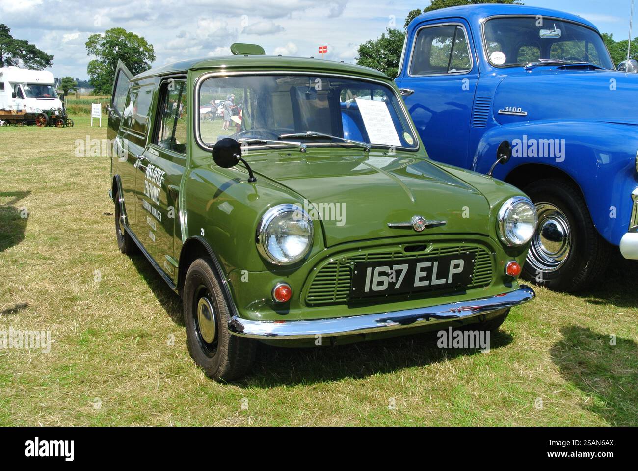 1962 morris minivan hi-res stock photography and images - Alamy