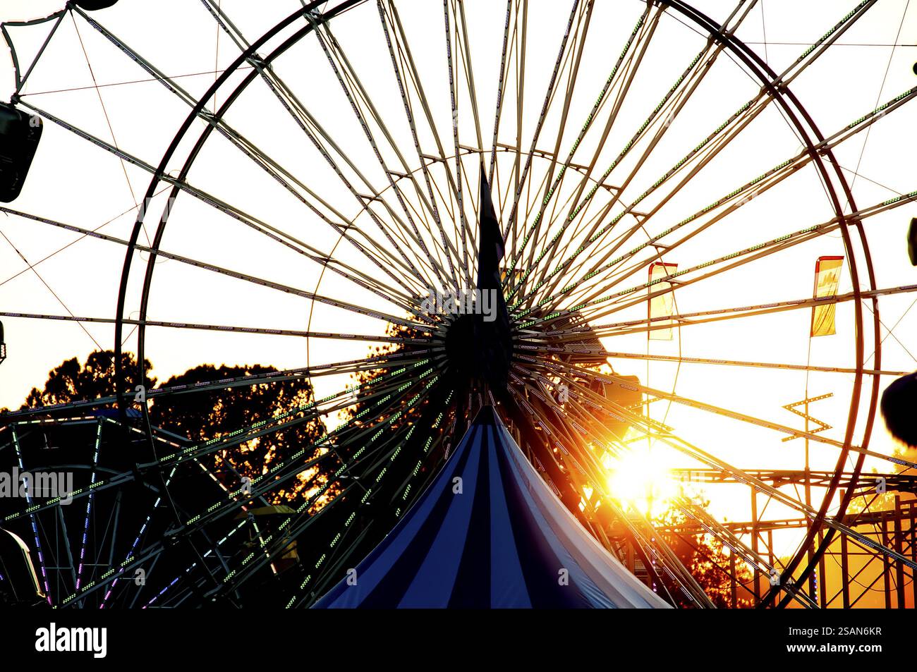 Fairground ride ferris wheel funfair hi-res stock photography and ...