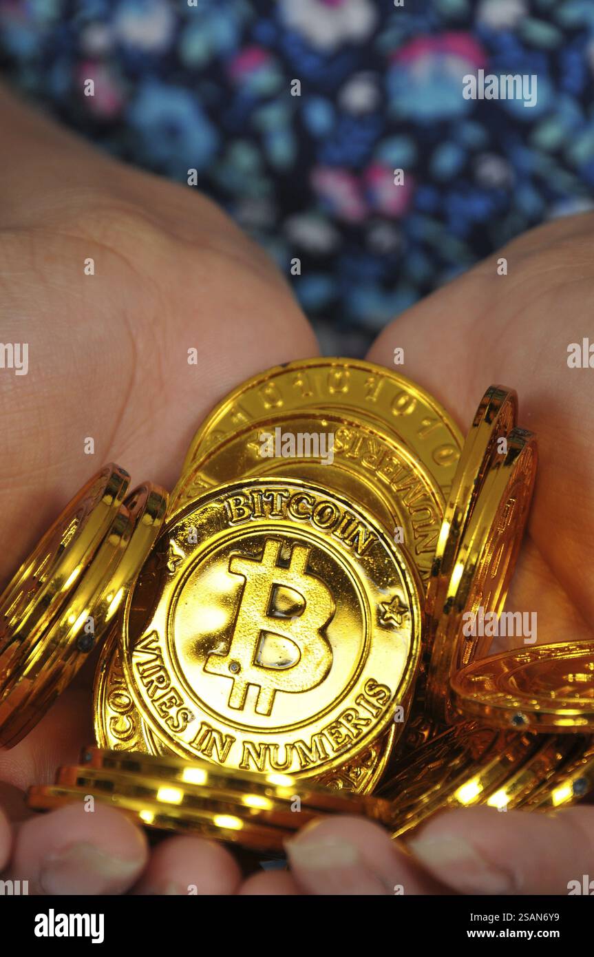 Digital money jar hi-res stock photography and images - Alamy