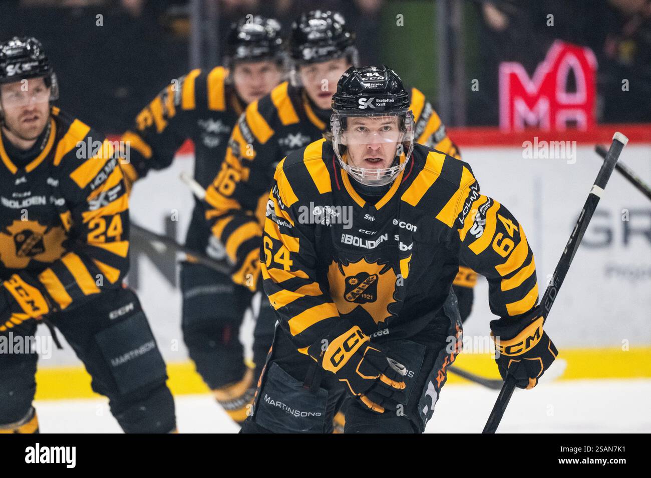 250130 Skellefteås Jonathan Pudas jublar efter 1-0 under ishockeymatchen i SHL mellan Skellefteå ...