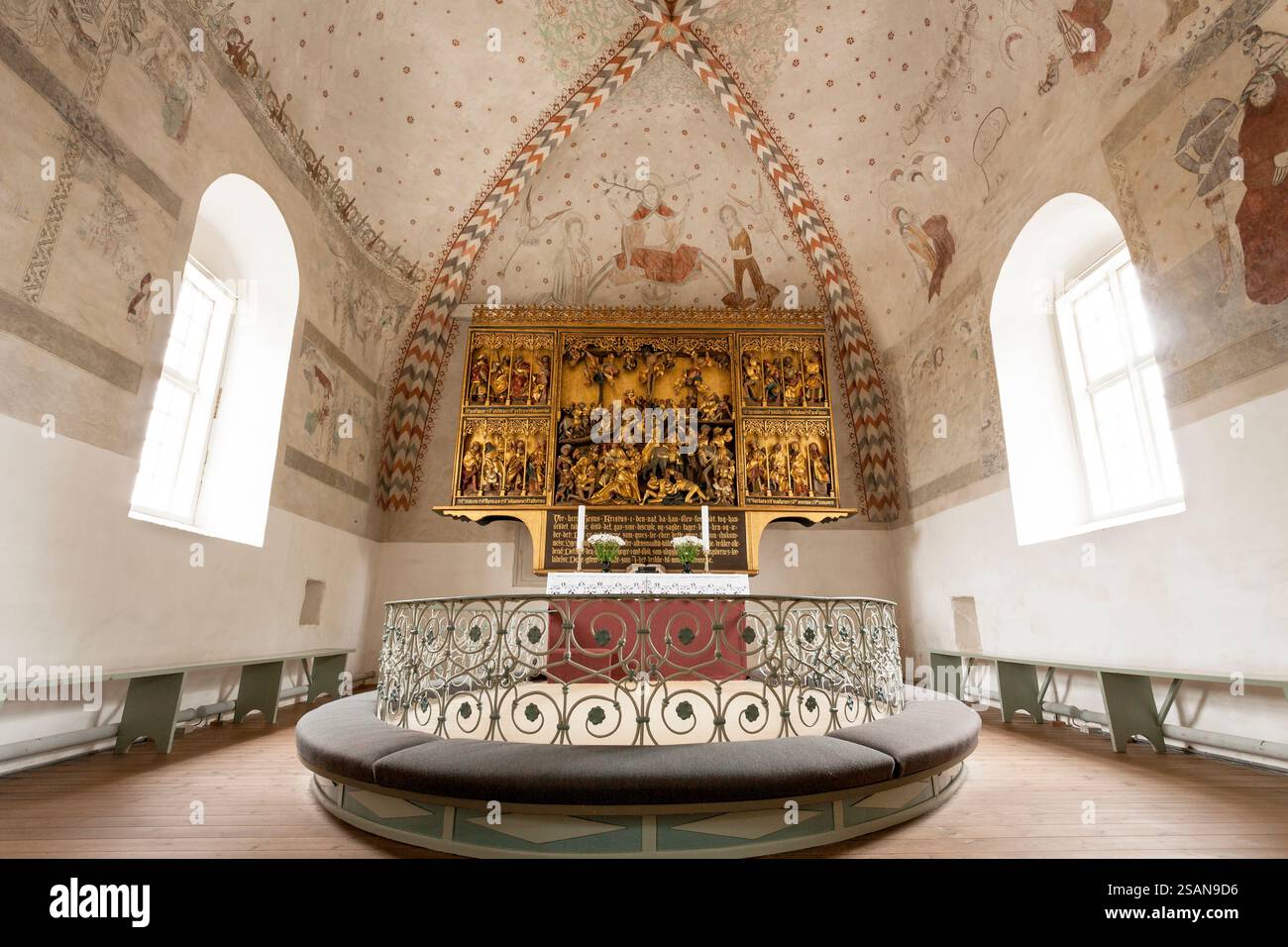 Altar & Altar sculpture of the Bregring Church: The front aspect of the ...