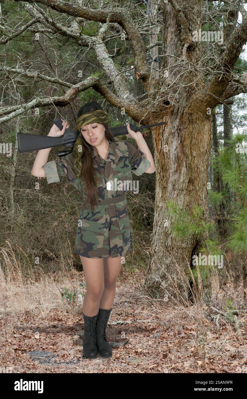 Beautiful young woman soldier with a M16 rifle Stock Photo - Alamy