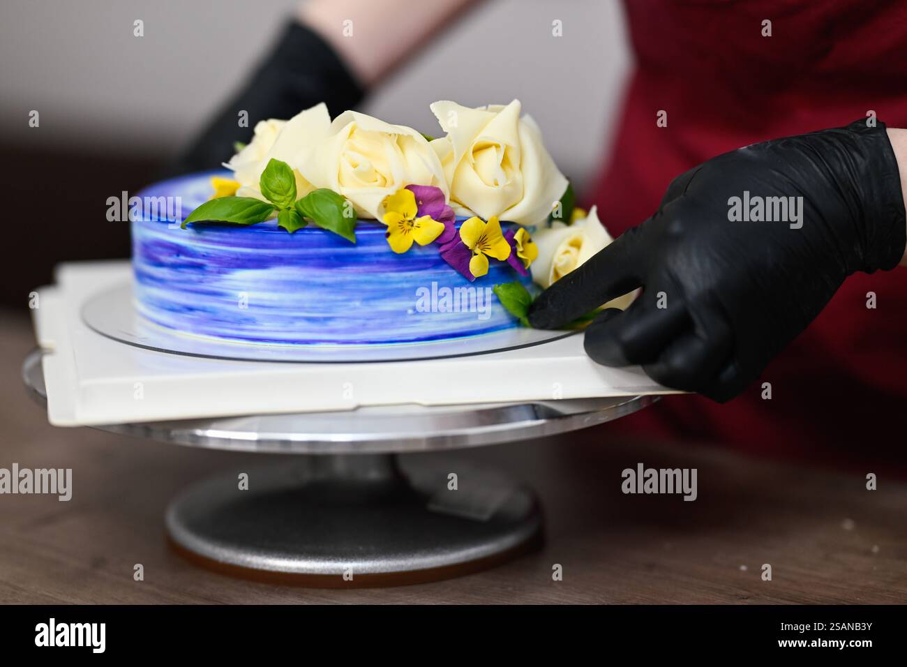 Mannheim, Germany. 30th Jan, 2025. Anna Burkhardt decorates a sausage ...