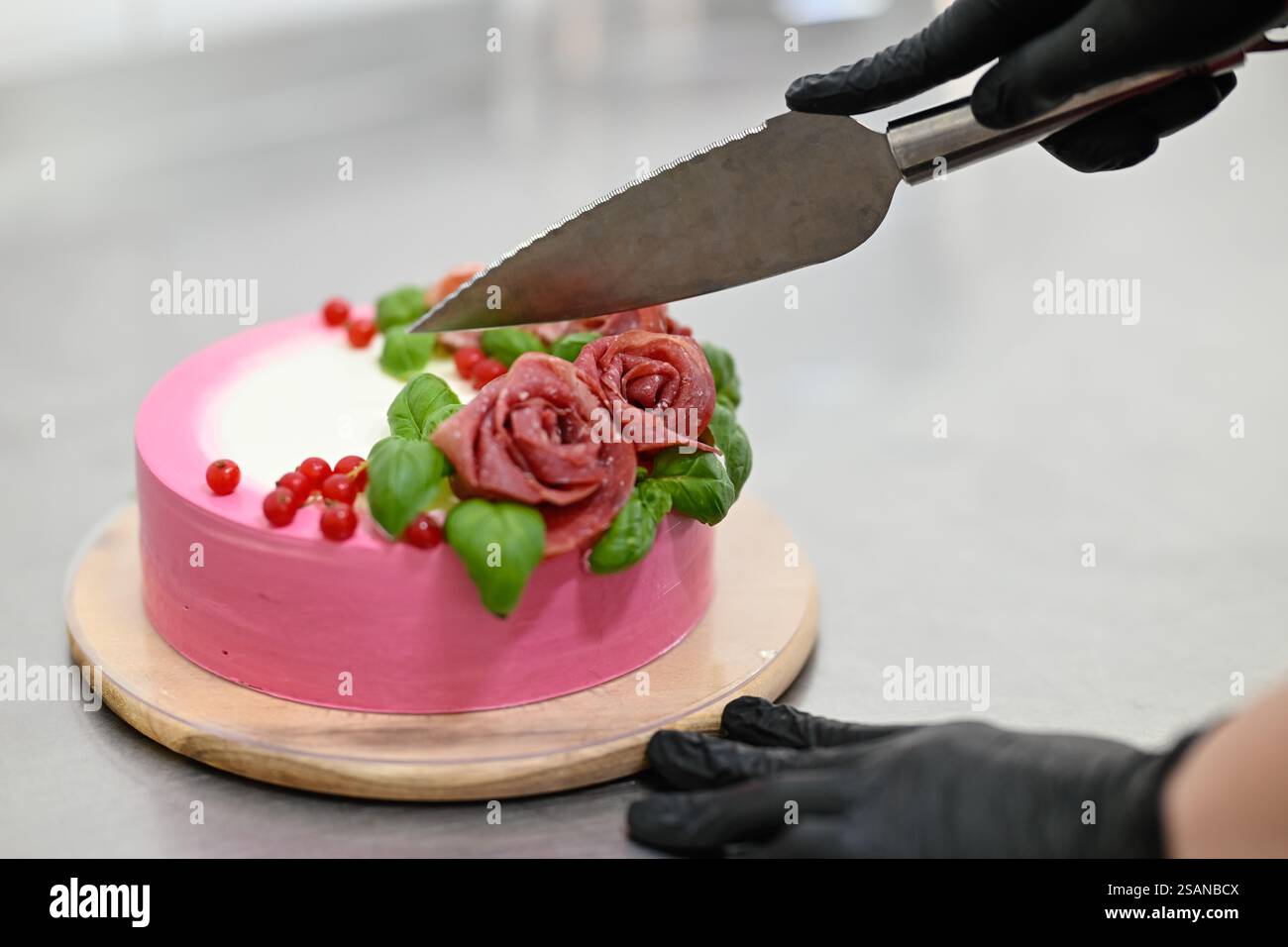 Mannheim, Germany. 30th Jan, 2025. Anna Burkhardt cuts a sausage pie ...