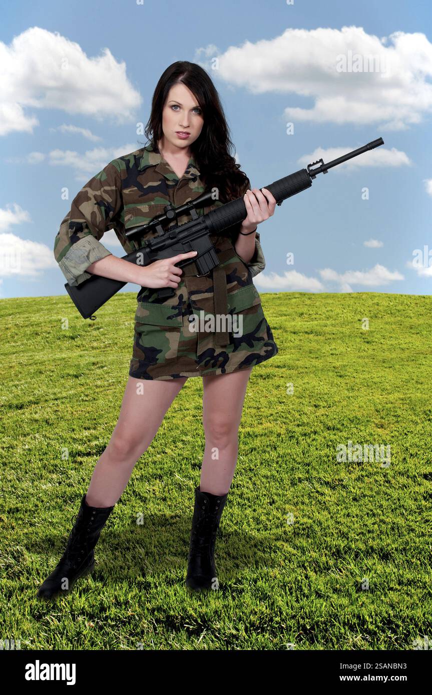 Beautiful young woman soldier with a M16 rifle Stock Photo - Alamy