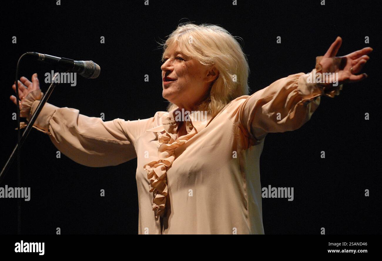 ***FILE PHOTO*** British singer Marianne Faithfull performing on stage ...