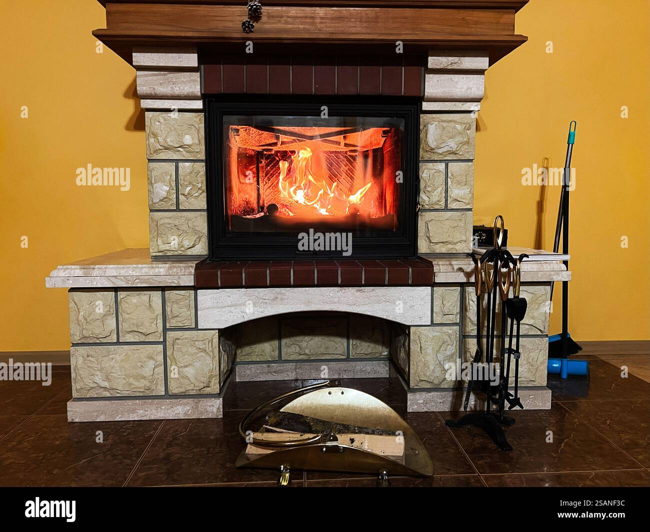 Gentle firelight hi-res stock photography and images - Alamy