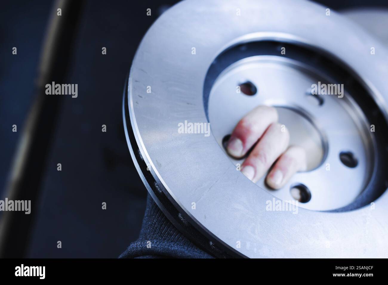 Hand holding disc hi-res stock photography and images - Alamy