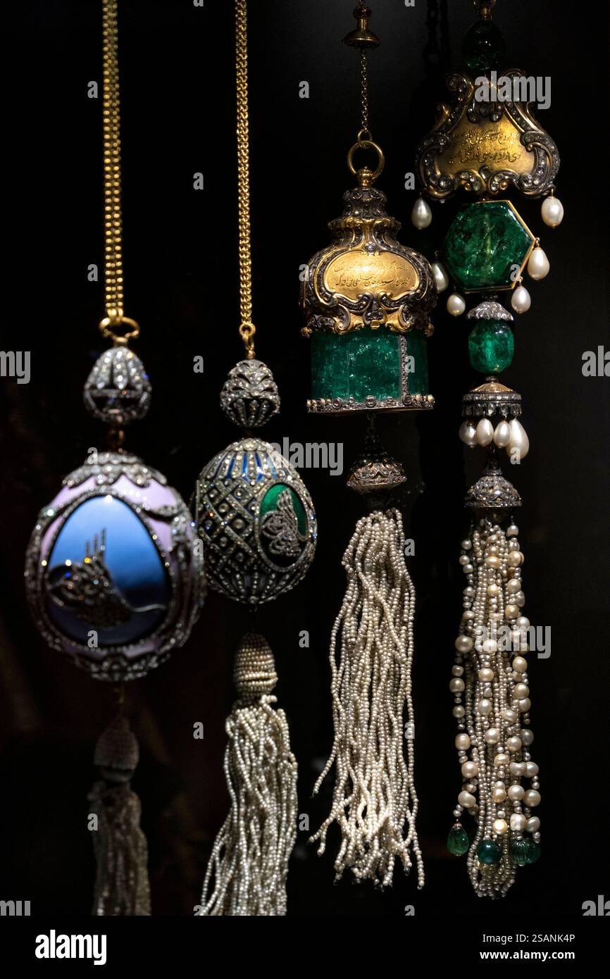 Ottoman Imperial Treasury section in Topkapi Palace in Istanbul, Turkey ...