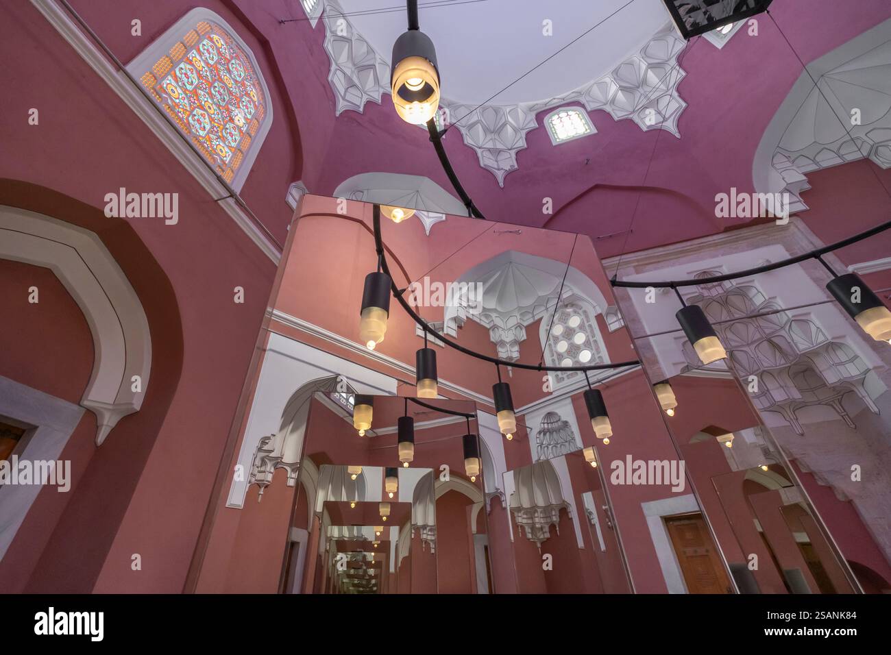Ottoman Imperial Treasury section in Topkapi Palace in Istanbul, Turkey ...