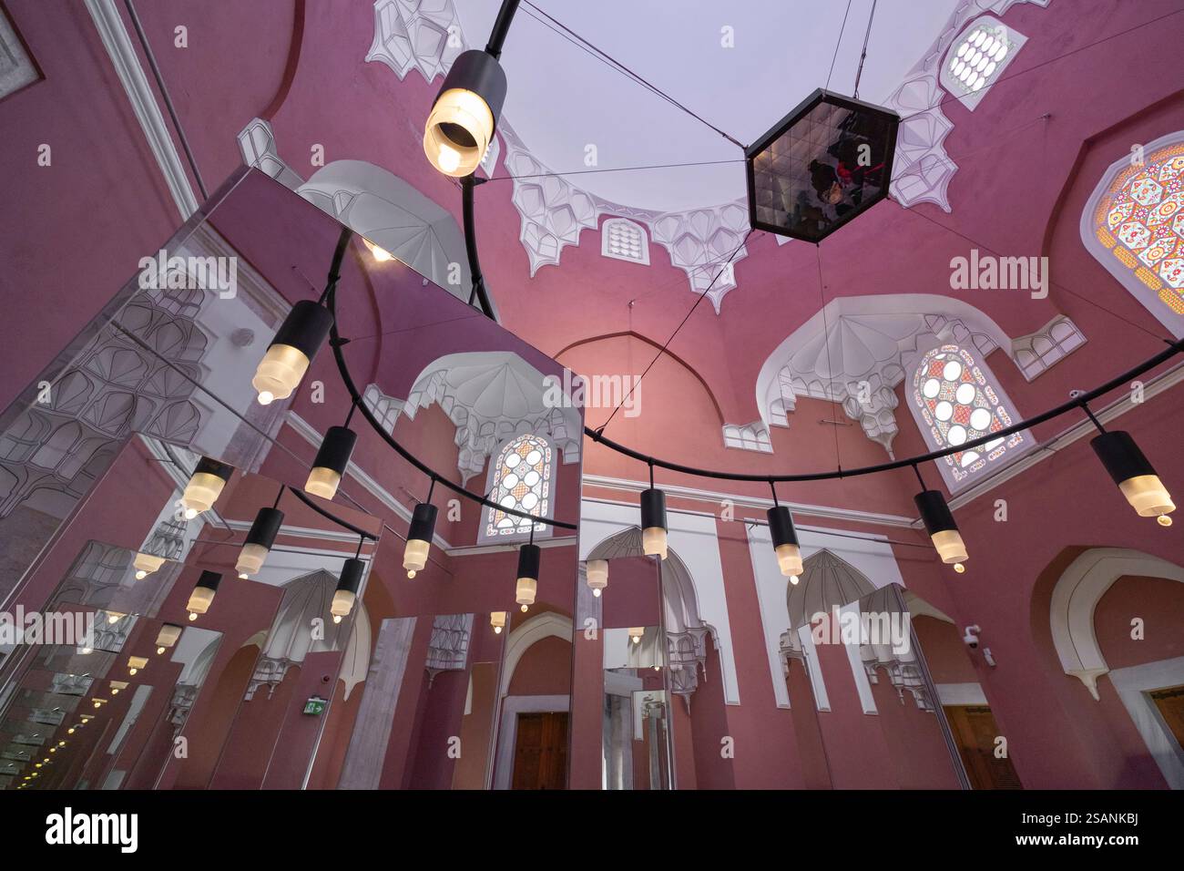 Ottoman Imperial Treasury section in Topkapi Palace in Istanbul, Turkey ...