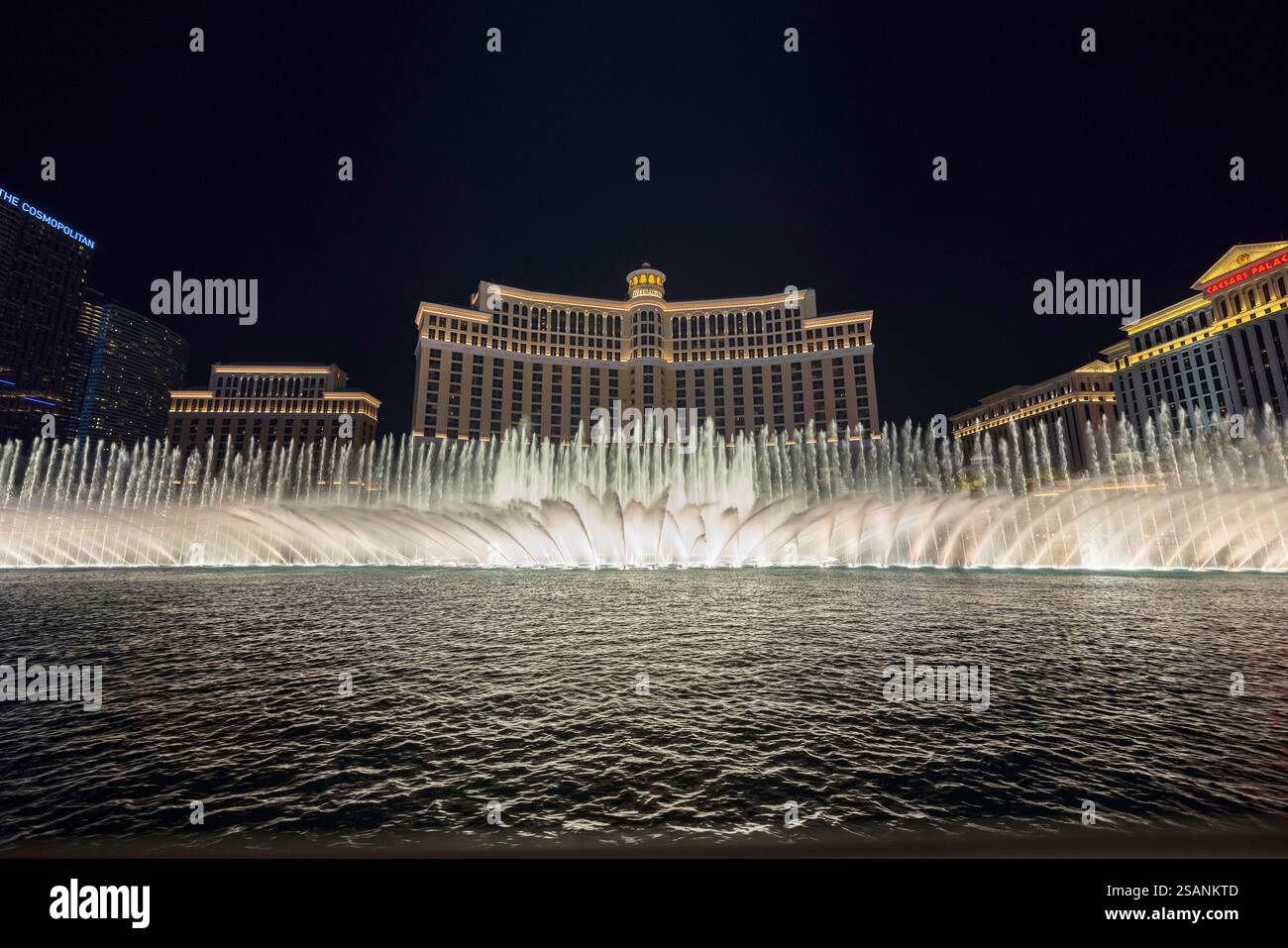 Night water show hi-res stock photography and images - Alamy