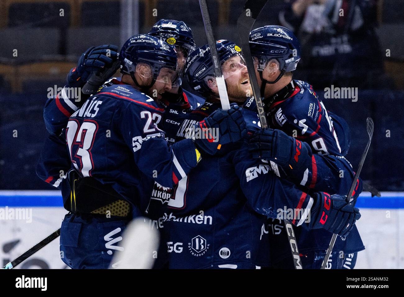 250130 Linköpings spelare jublar efter 2-1 av Markus Ljungh under ...
