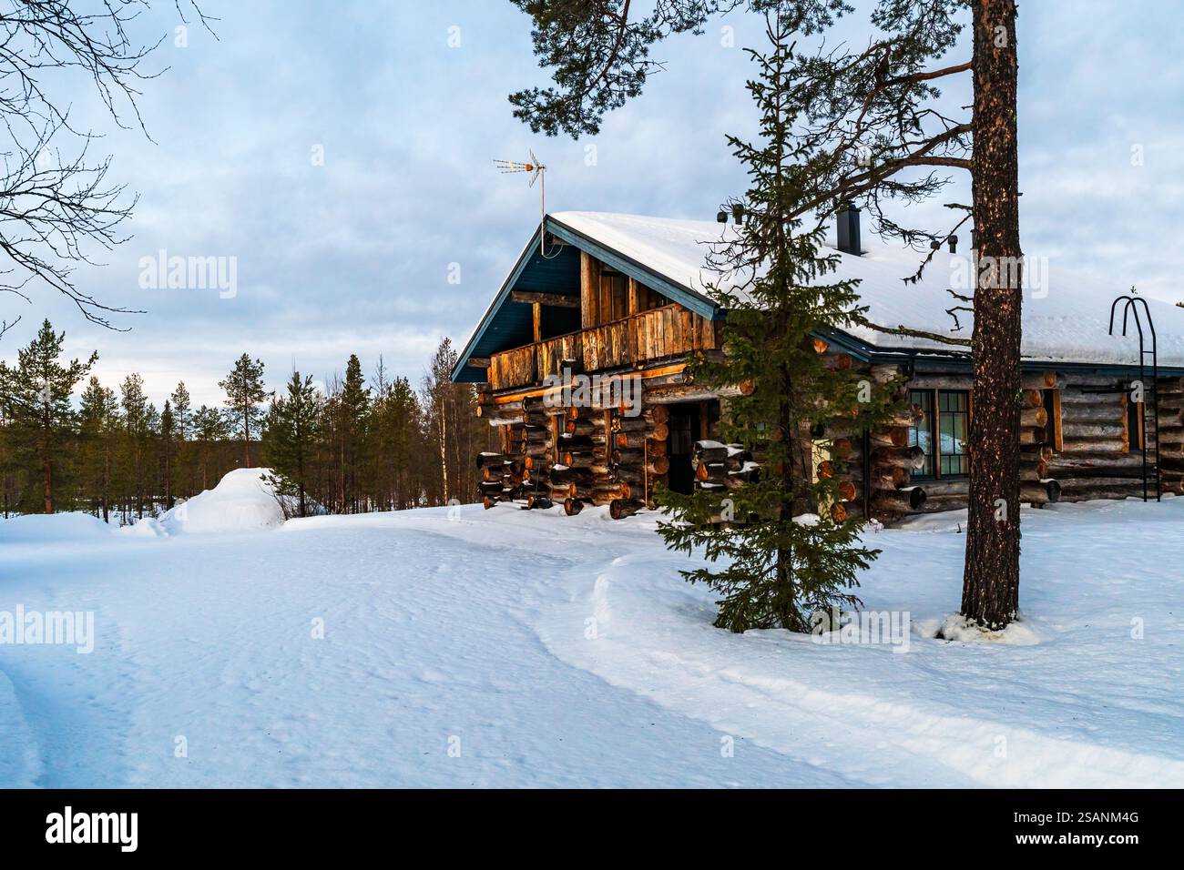 Beautiful winter landscape in Finnish Lapland around Akaslompolo ...