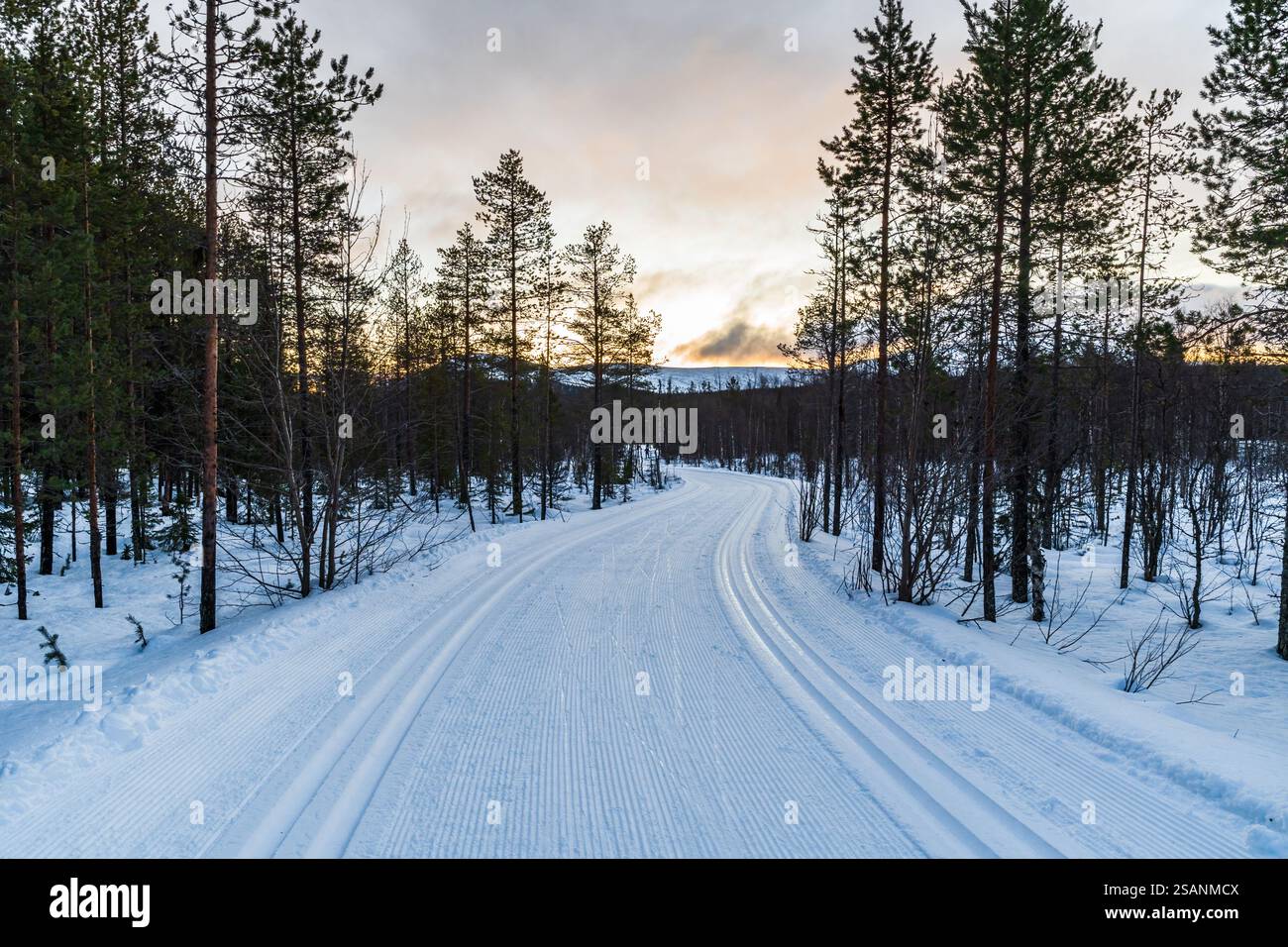 Beautiful winter landscape in Finnish Lapland around Akaslompolo ...