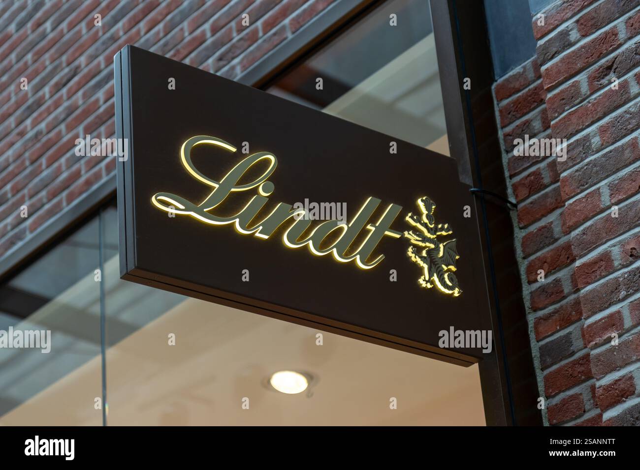 Lindt chocolate building hi-res stock photography and images - Alamy