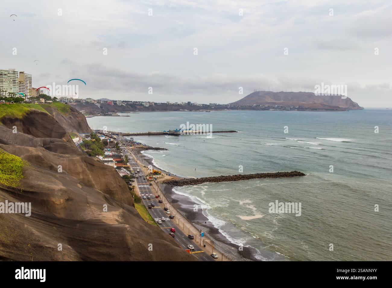 Coastline in Miraflores District - Lima, Peru Stock Photo - Alamy