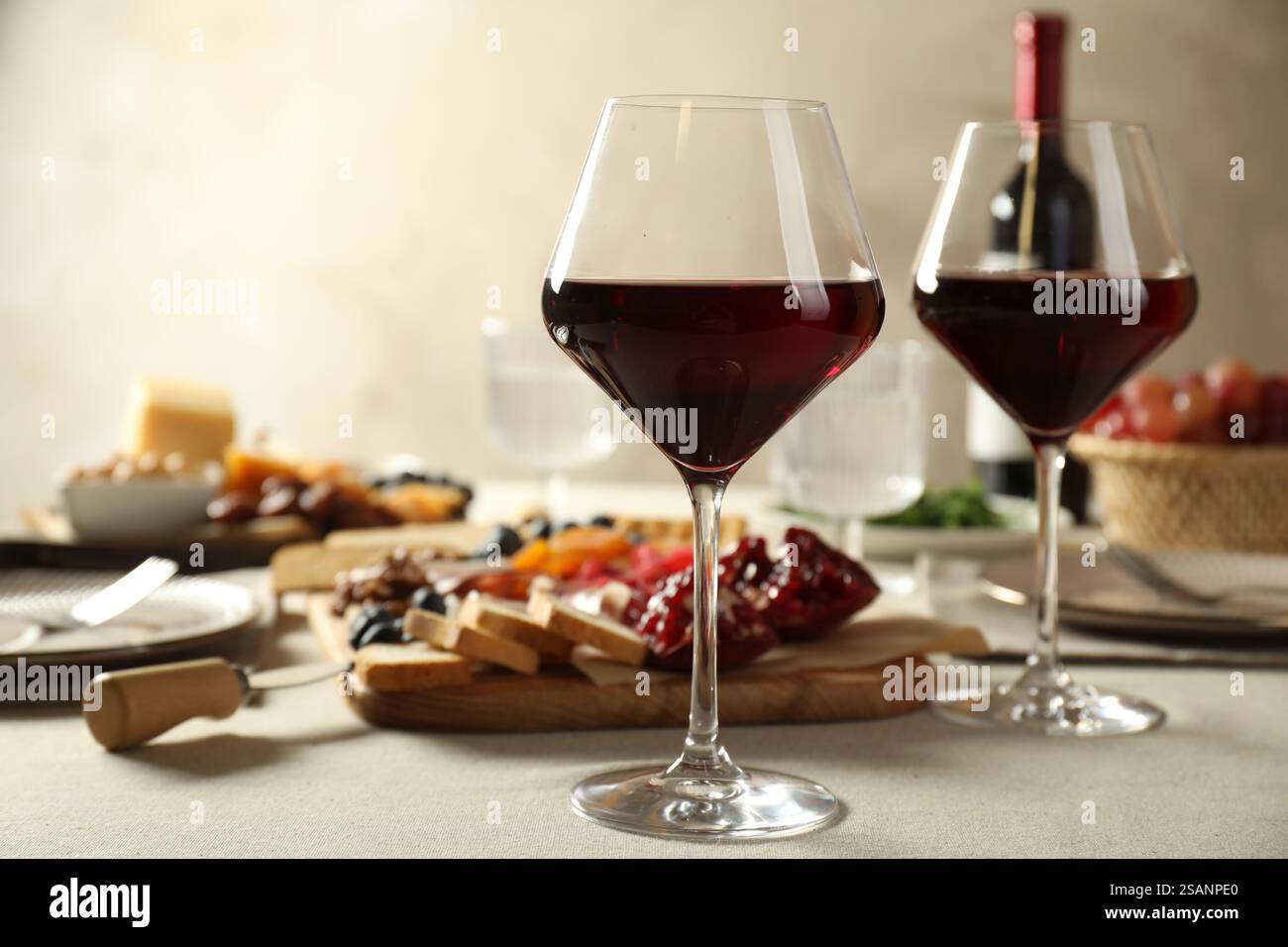 Light snacks served hi-res stock photography and images - Alamy