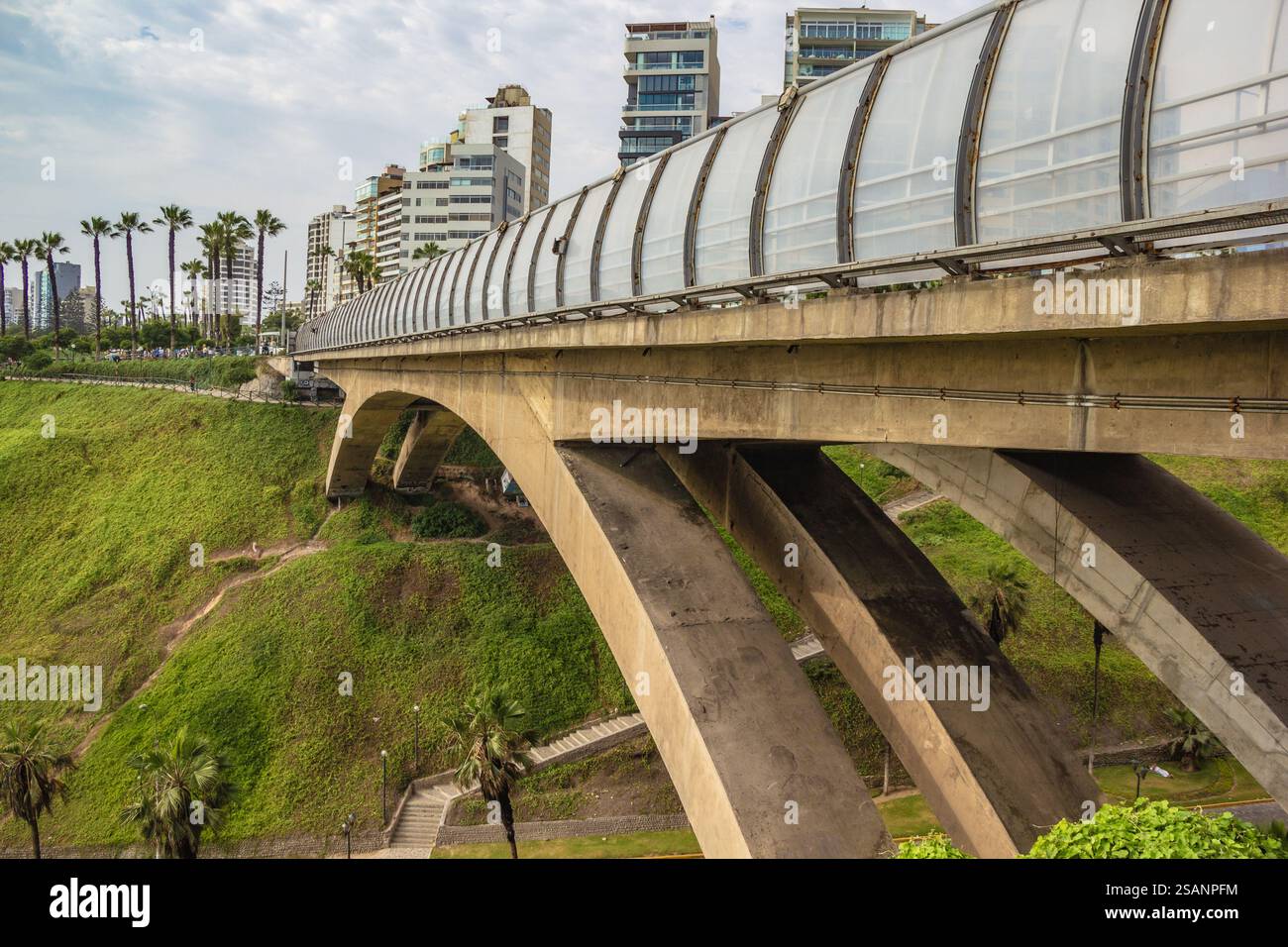 Twin Bridge (Eduardo Villena Rey Bridge), Miraflores District - Lima, Peru Stock Photo - Alamy