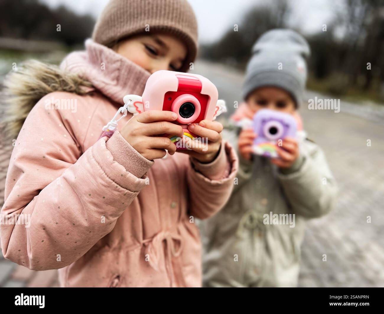 Girls with cameras hi-res stock photography and images - Alamy