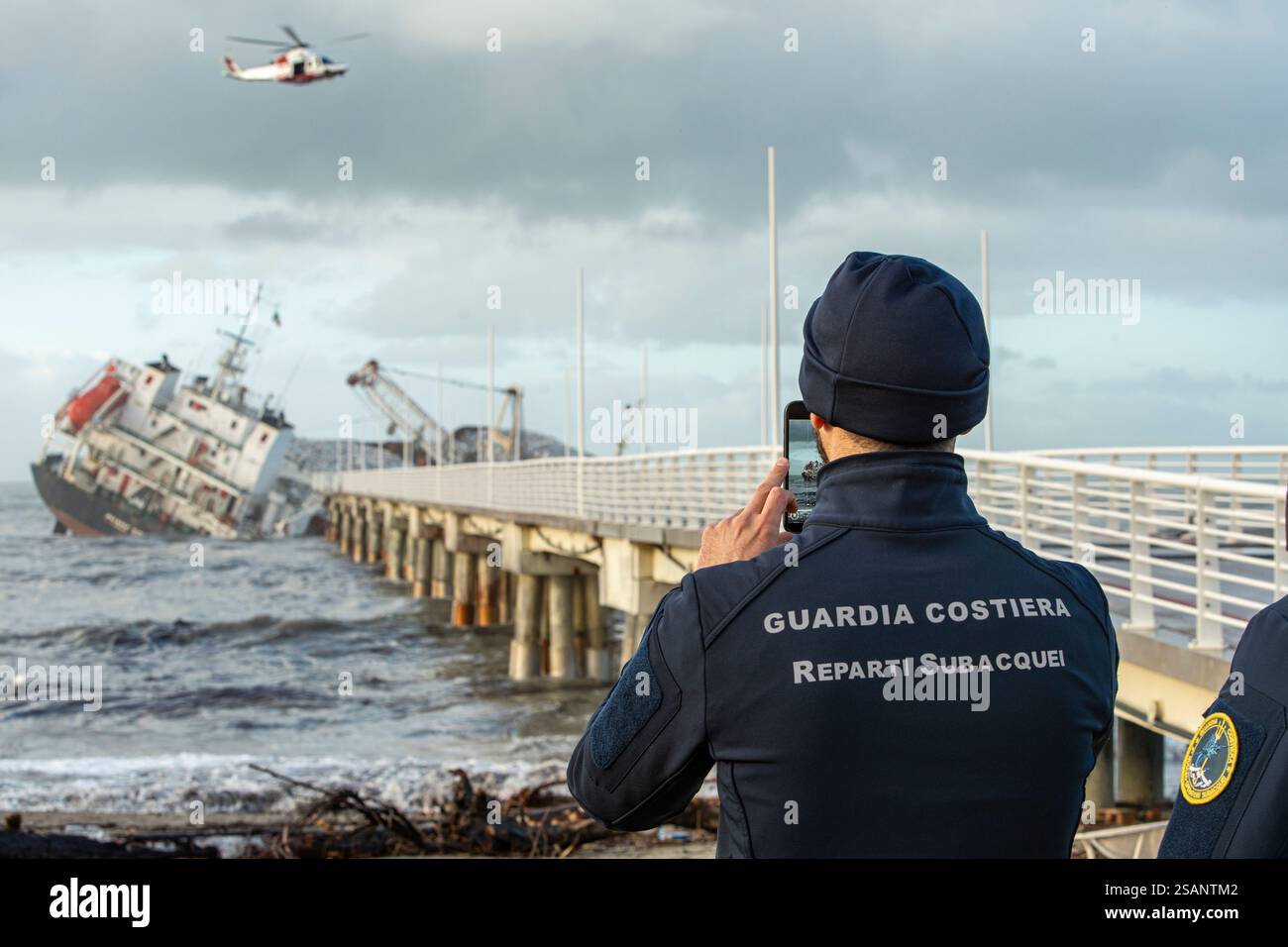 Accident in Marina di Massa (Massa Carrara) where the Guang Rong ship ...