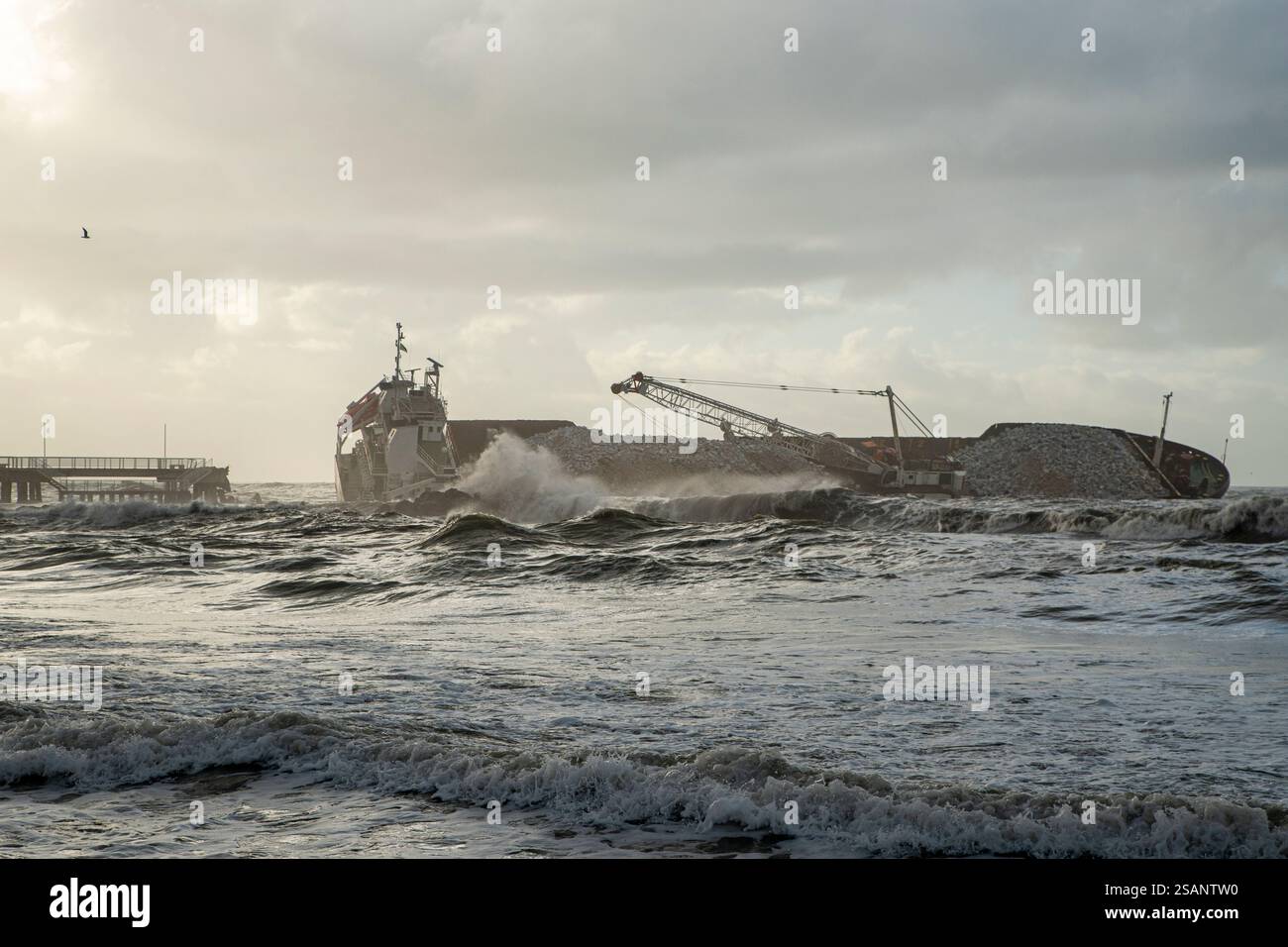 Accident in Marina di Massa (Massa Carrara) where the Guang Rong ship ...