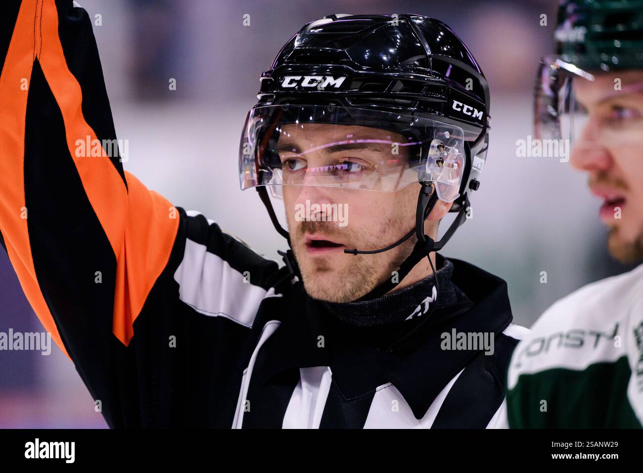 Karlstad, Sverige. 30th Jan, 2025. 250130 Domare Kristoffer Folkstrand under ishockeymatchen i ...