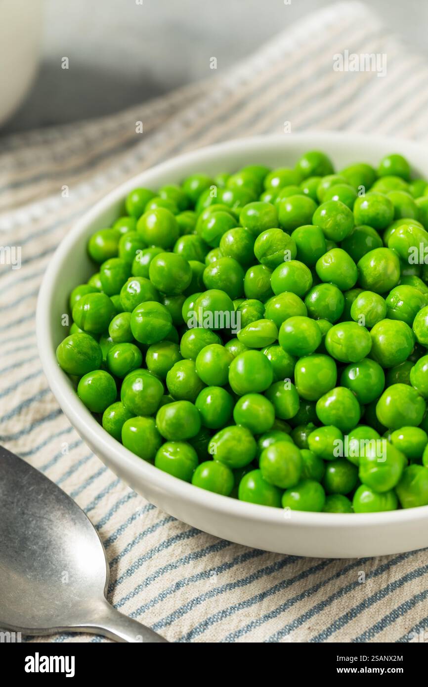Organic Steamed Frozen Green Peas in a Bowl Stock Photo - Alamy