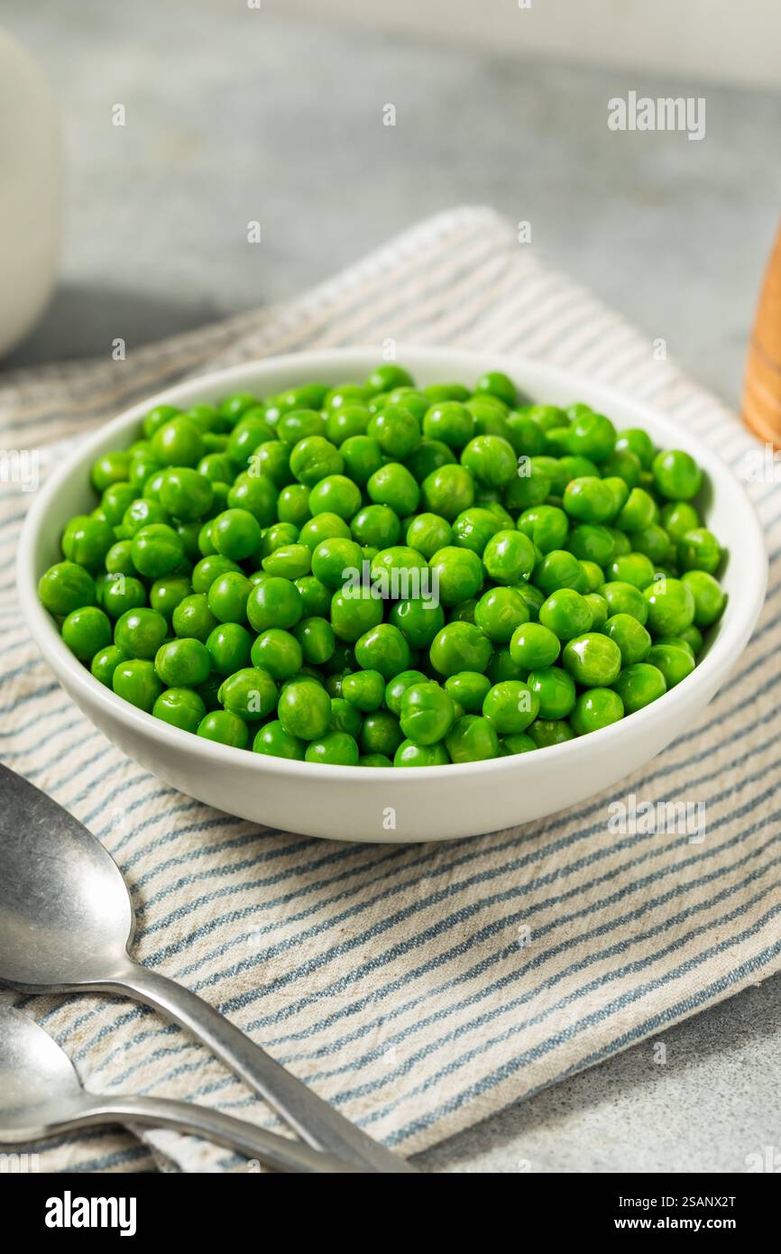 Peas frozen hi-res stock photography and images - Alamy