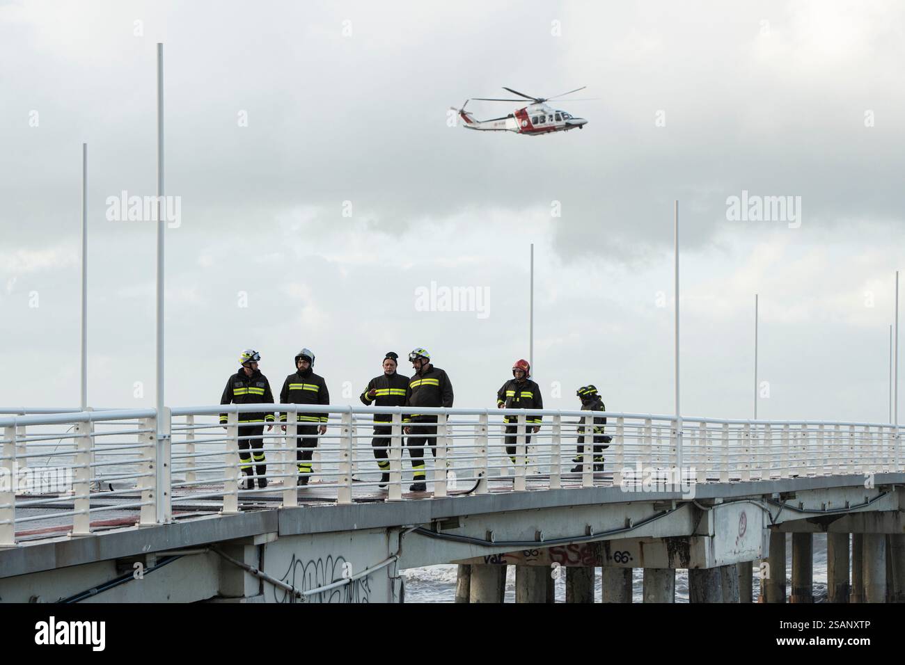 Accident in Marina di Massa (Massa Carrara) where the Guang Rong ship ...