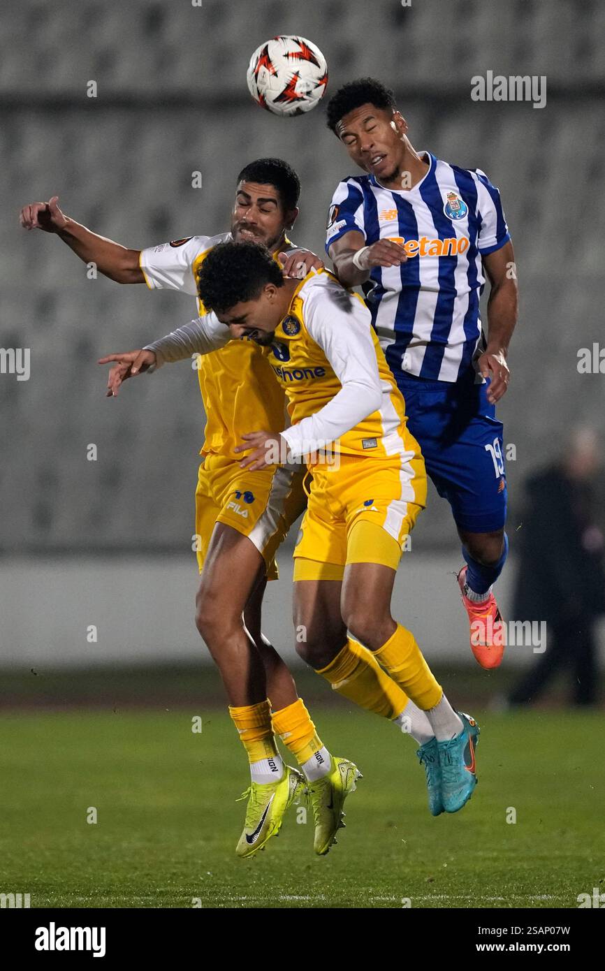 Porto's Danny Namaso, right, and Maccabi Tel Aviv's Nemanja Stojic ...