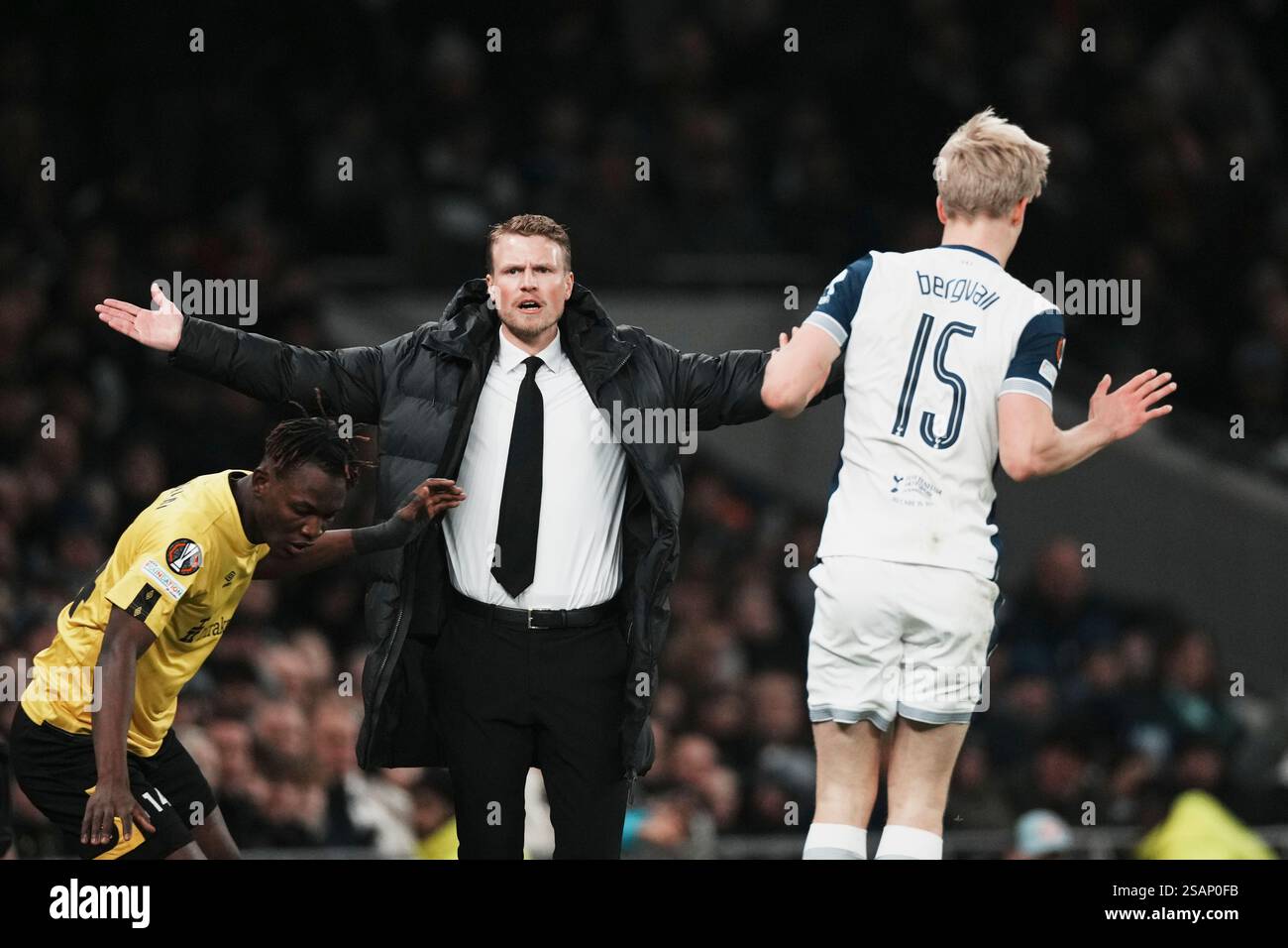 Elfsborg's head coach Oscar Hiljemark, centre, reacts during the Europa ...