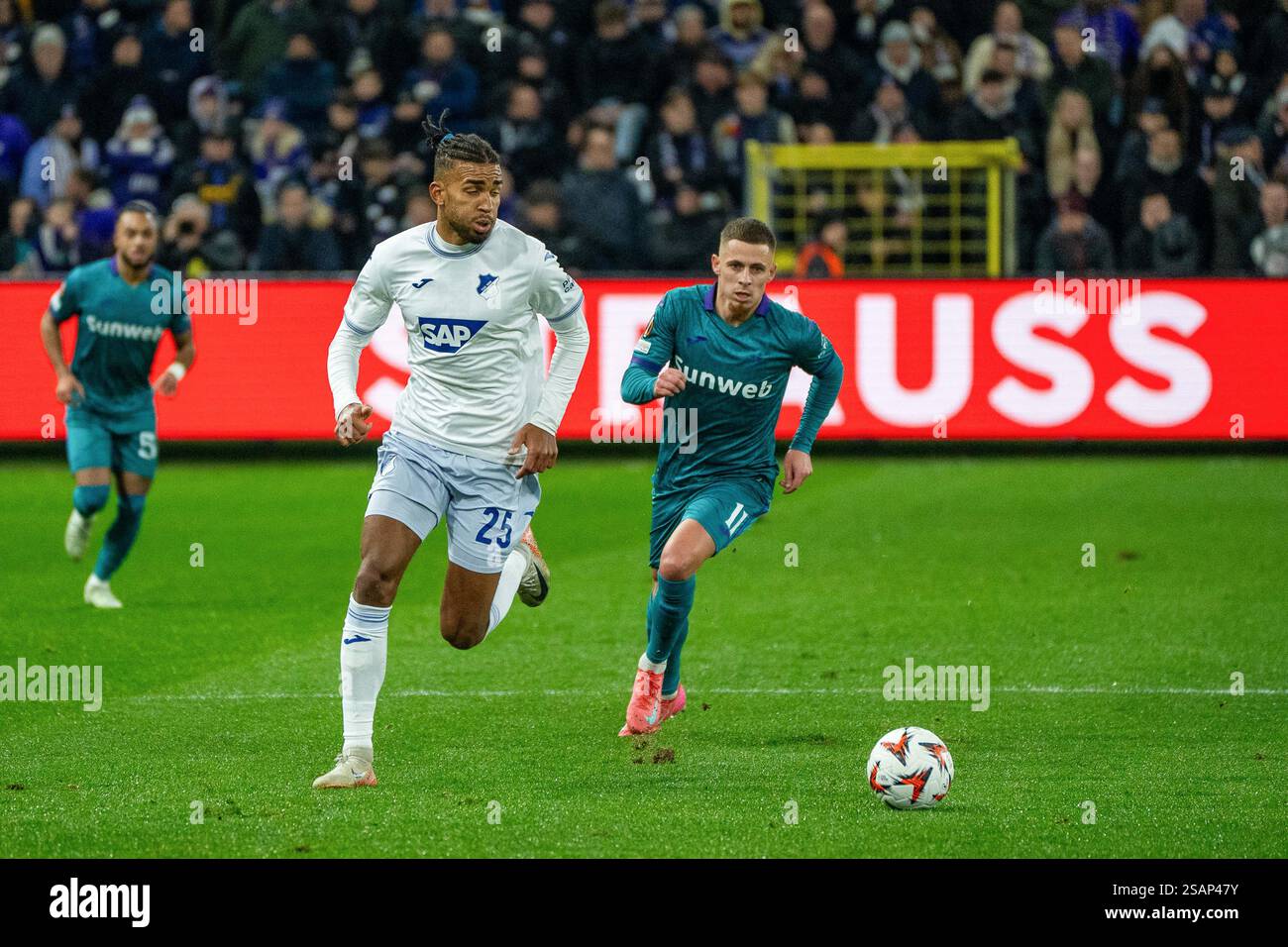 Kevin Akpoguma (TSG 1899 Hoffenheim, #25) und Thorgan Hazard (RSC ...