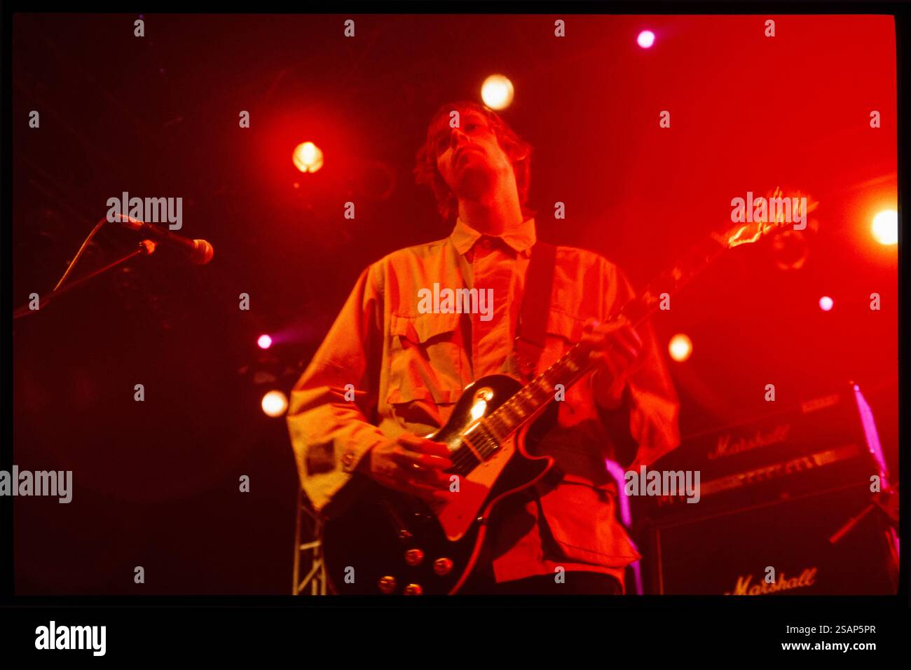 HURRICANE #1, READING FESTIVAL, 1998: Andy Bell of Hurricane #1 ...