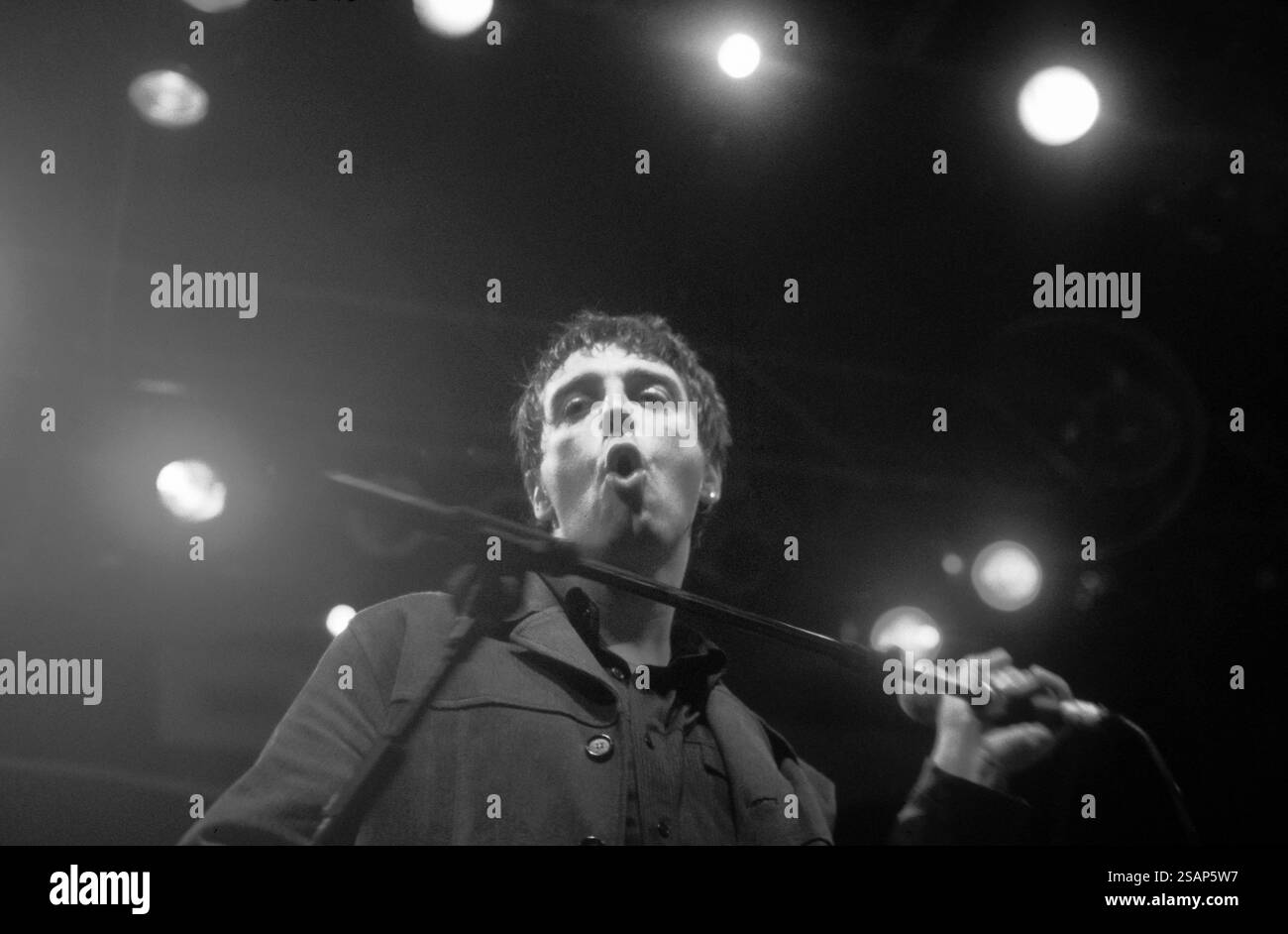 HURRICANE #1, READING FESTIVAL, 1998: Alex Lowe of Hurricane #1 ...