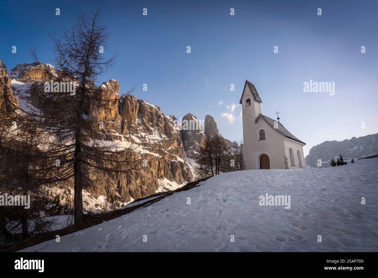 Chapel in high mountains hi-res stock photography and images - Alamy