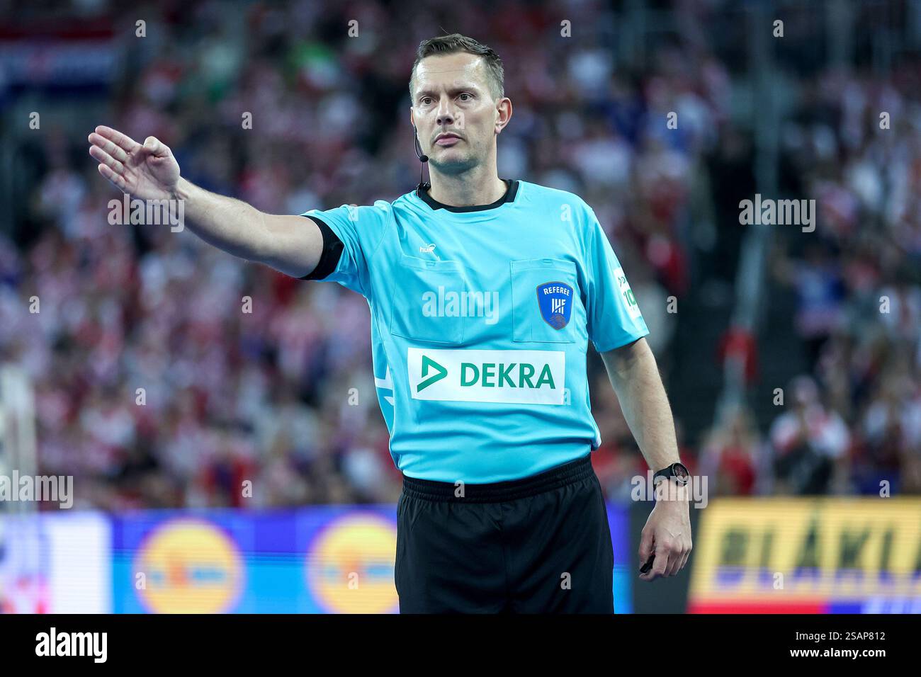 Zagreb, Croatia. 30th Jan, 2025. Referee Tobias Toennies reacts during the 2025 IHF Men's ...